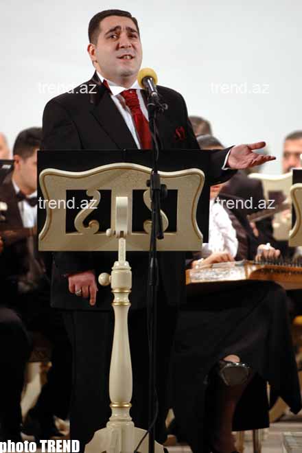 Не каждый наберется смелости дать "живой" концерт в филармонии ...